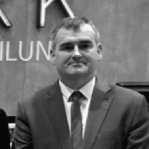 Stephen Mullen | Modaes