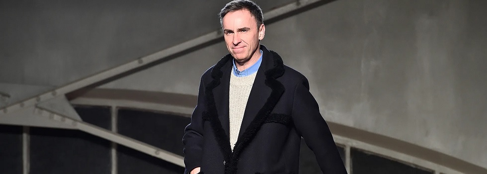 Raf Simons cierra su marca homónima tras 27 años | Modaes