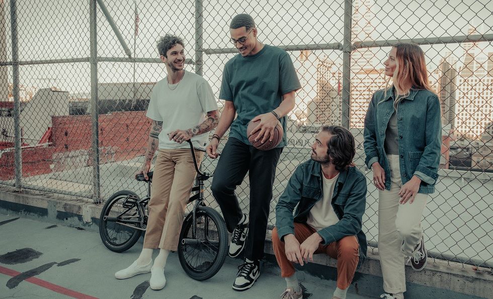 Dockers suma nuevas voces a su espíritu californiano | Modaes