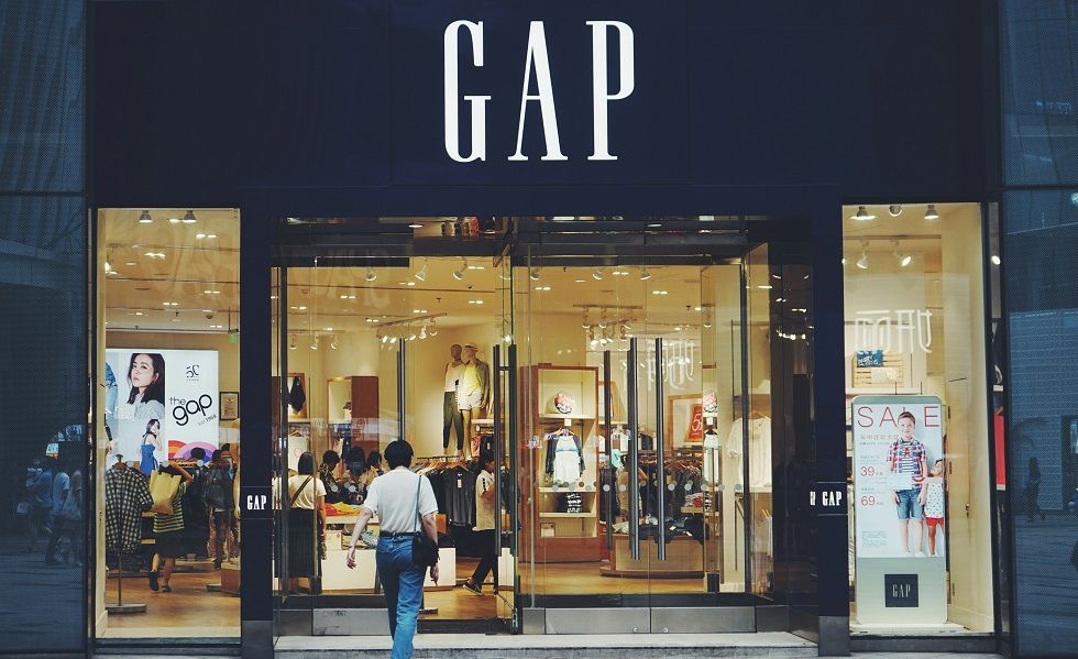 Gap vuelve al negro en 2023 tras un cuarto trimestre al alza en el inicio de la era Dickson | Modaes